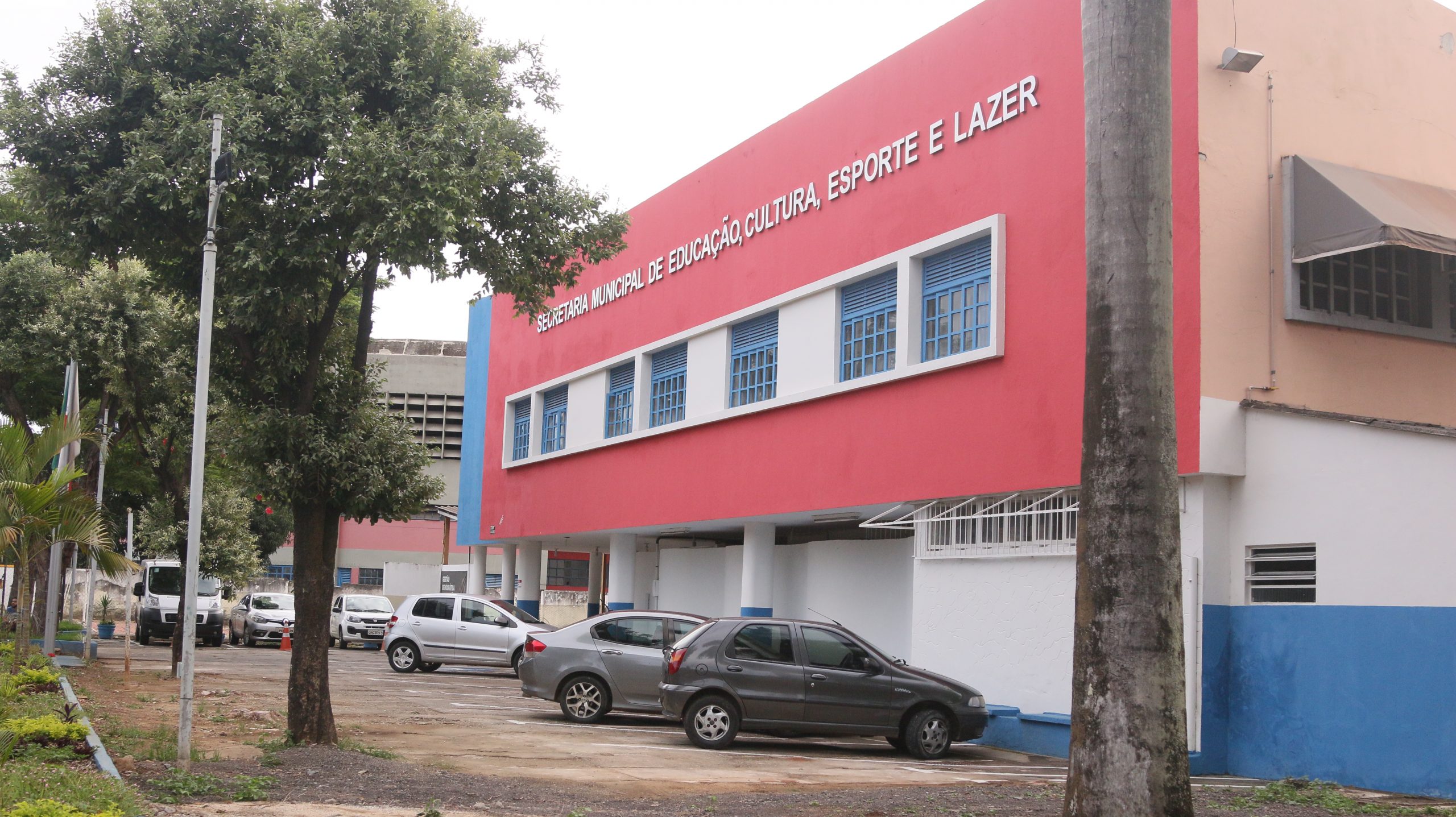 Timóteo distribui kits de merenda escolar para famílias de alunos da ...